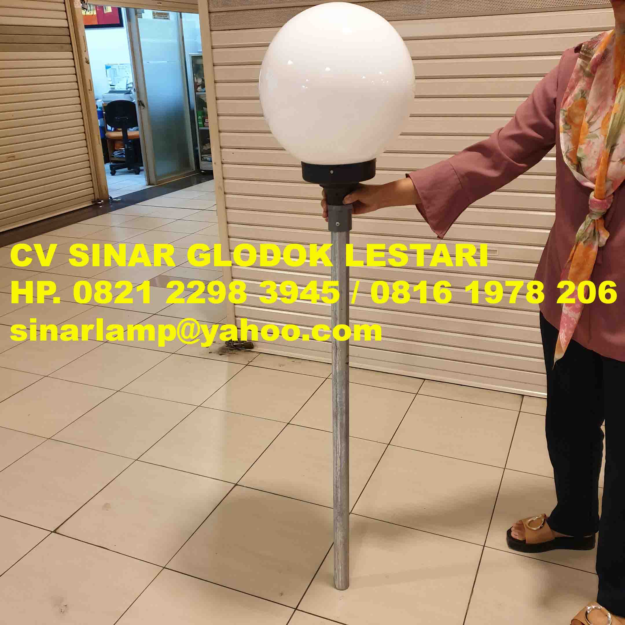 Lampu Taman Bulat Kaca 30cm + Tiang 1 meter