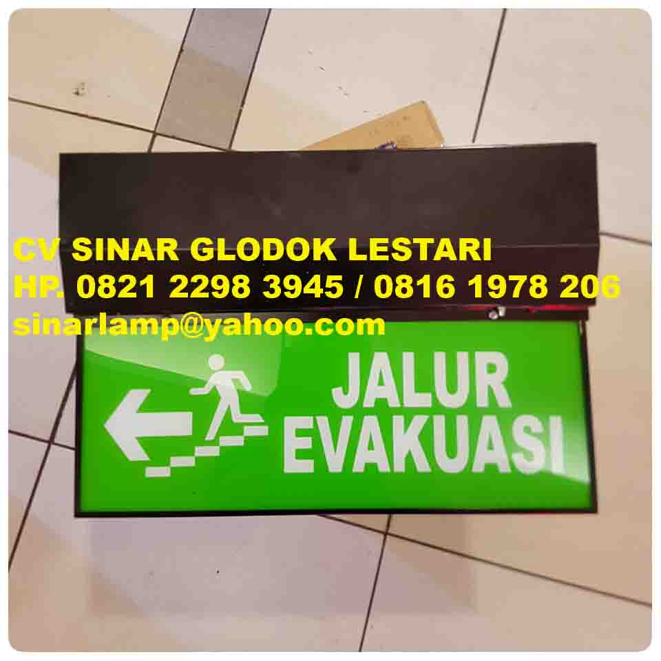 Emergency Exit Lamp Jalur Evakuasi Turun Tangga